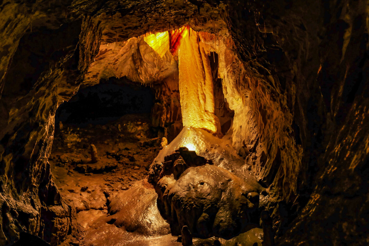National Show Caves of Wales - Dan Yr Ogof | Waterfall Country Wales